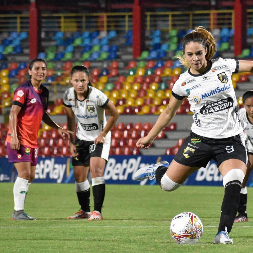 Día Internacional Del Fútbol Femenino La Destreza De La Mujer En La